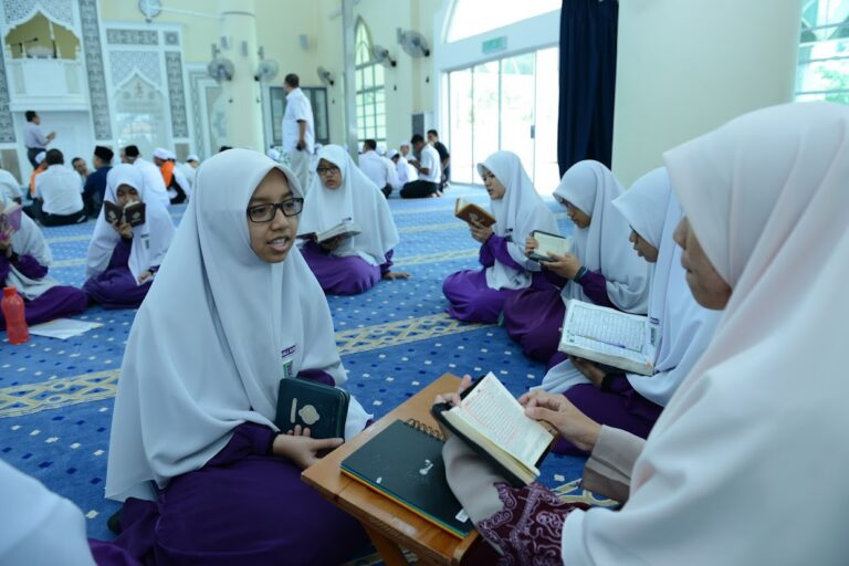 Zakat Selangor Cares: 1,000 Affected Tahfiz Teachers Assisted – Lembaga ...
